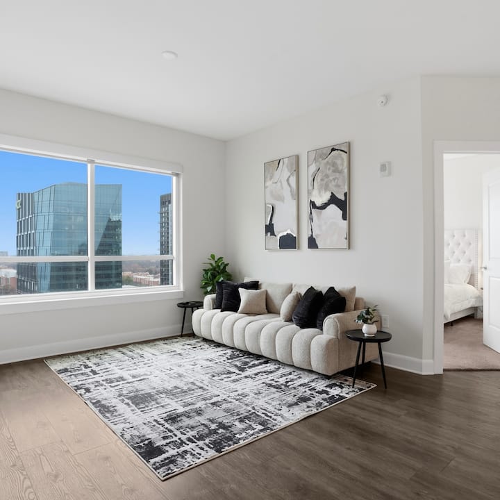 High-rise 2br/2ba W/ Skyline Views & Balcony - Atlanta, GA