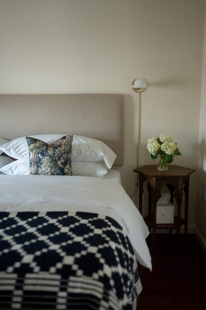 The Parsonage 1865 | Bungalow Downtown - Nevada City, CA
