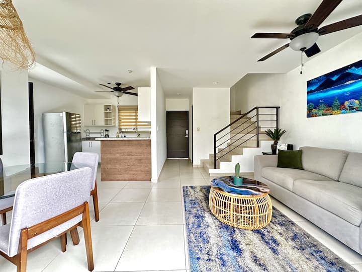 Modern Family Home Near Beach & City! Pool Access - El Salvador