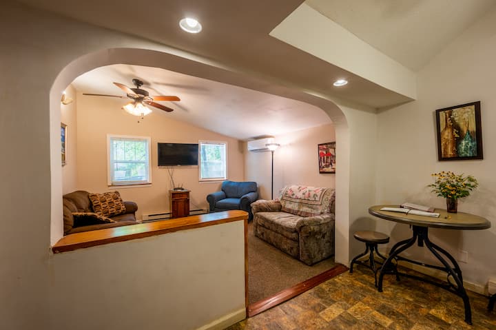 Rose Cottage - Catskill, NY