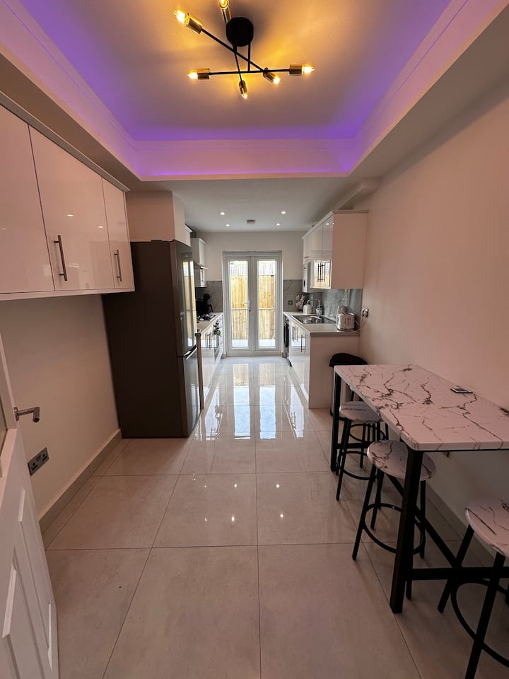 Beautiful Cozy Central Family Guest Home - Eastbourne