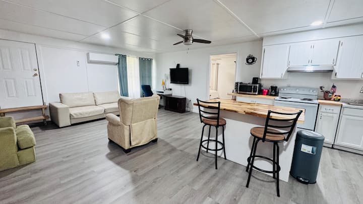 Spacious & Cozy Private Suite - Augusta, GA