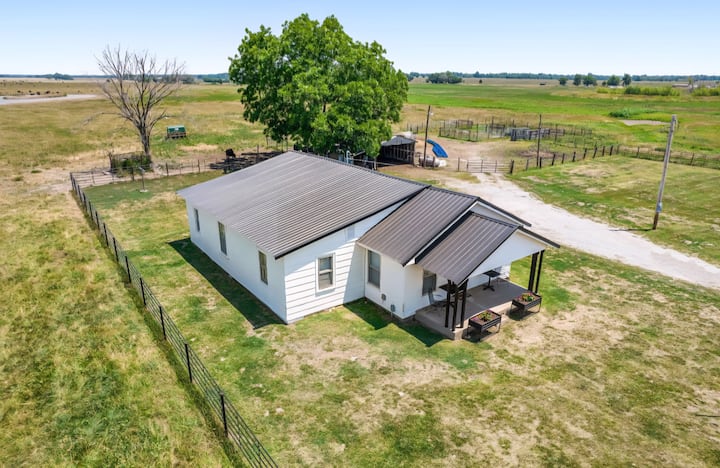 Country Retreat – Perfect For Fishermen & Hunters - Buffalo Run Casino & Resort