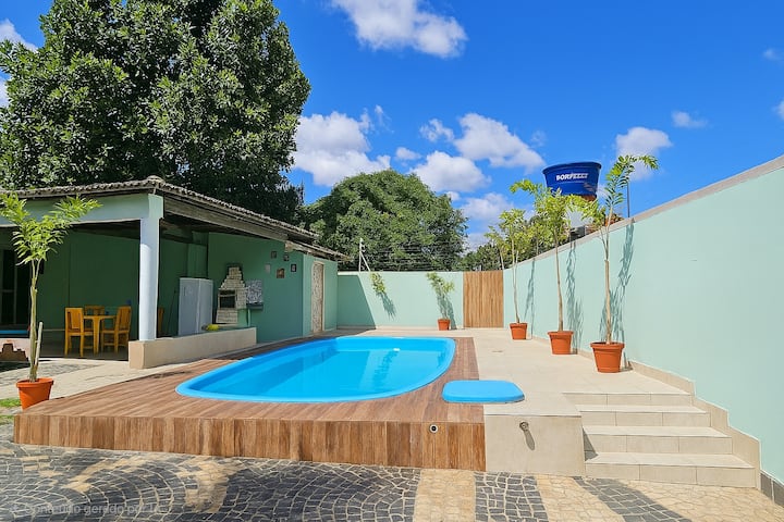 Casa De 4 Quartos Com Piscina E Churrasqueira - Brasília