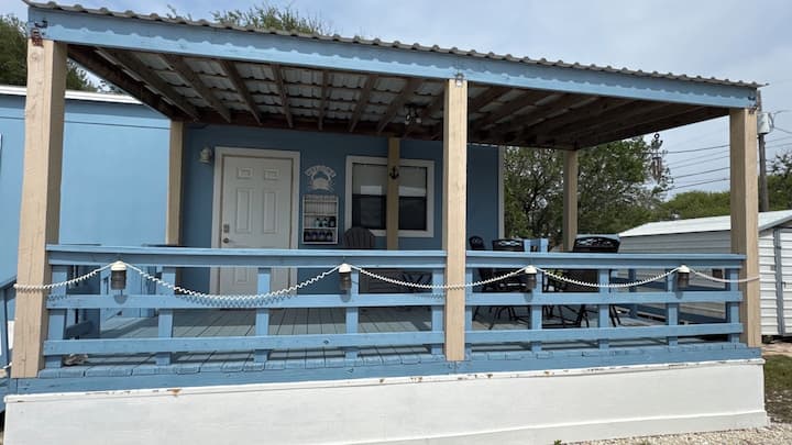 Lil Rascal's Jetty Hideout
Comfy 2-bedroom In Poc - Port O'Connor, TX
