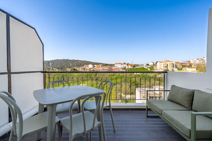 Bleisured | Bright Apartment In Campo De Ourique - Amadora