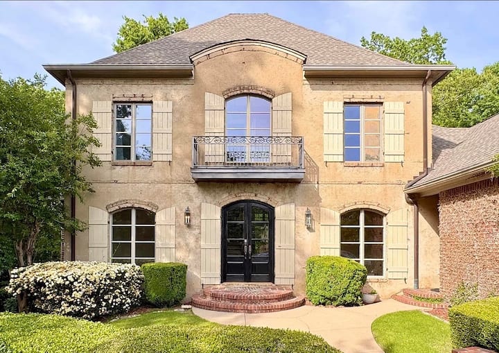 Beautiful House, Right On The Golf Course - Hoover, AL