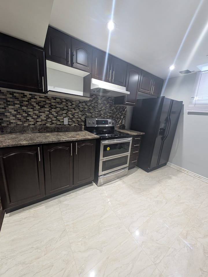 Entire Apartment Suite - Brampton