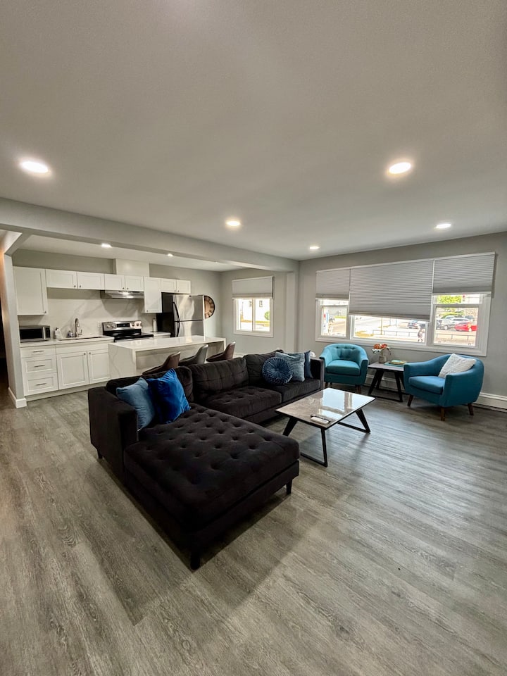 Upscale 2 Bedroom Close To Niagara Falls! - Niagara Falls