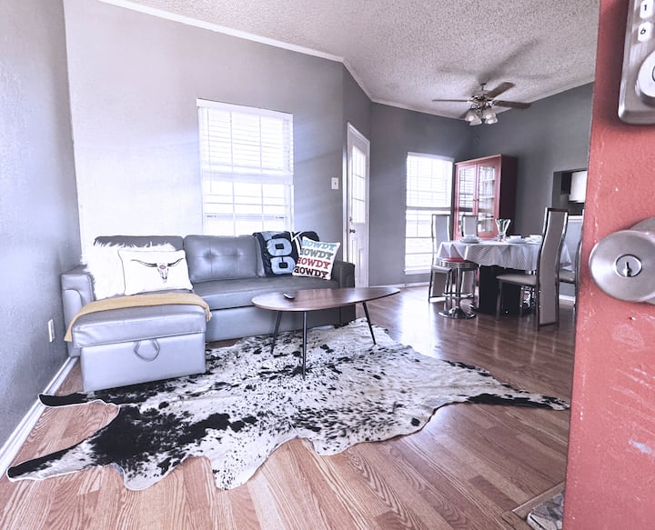 Walk To Medical City Plano | Stand Desk | Parking - Plano, TX