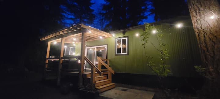 Cozy Cabin | Fire Table, Spa Tub, Near Squamish - Squamish