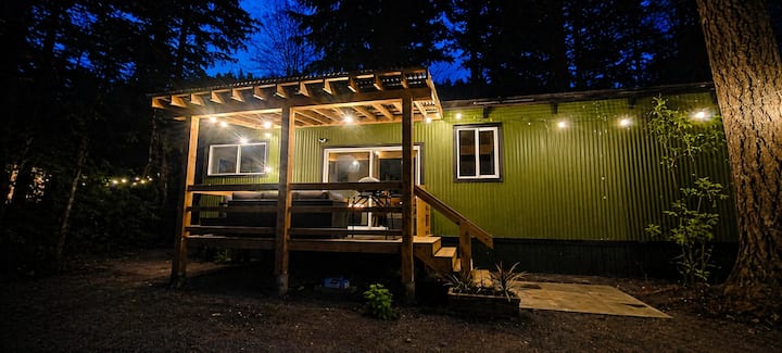 Cozy Cabin | Fire Table, Spa Tub, Near Squamish - Squamish