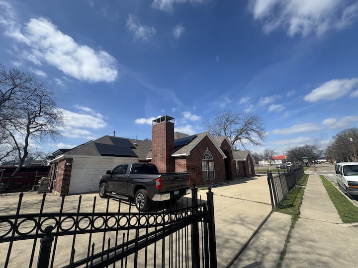 Prime Eastside Retreat - Dallas, TX