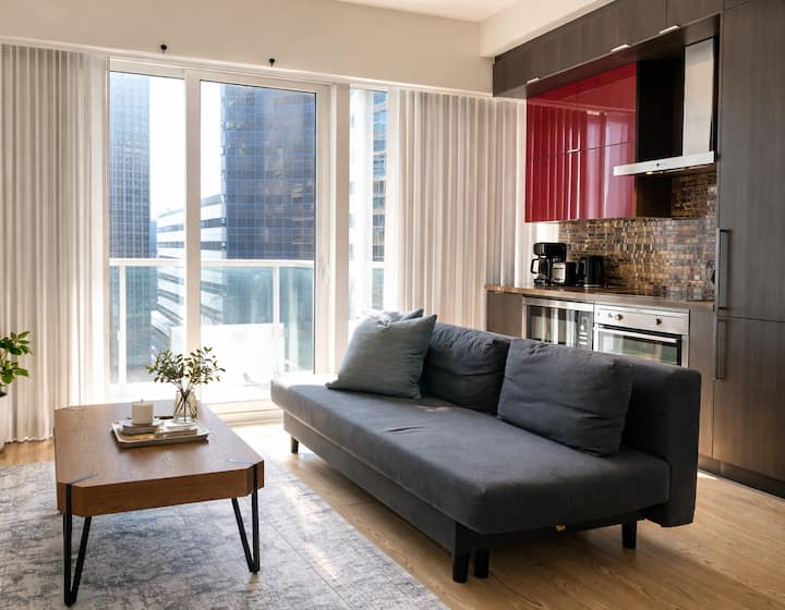 Stylish 1 Bedroom Suite | Balcony | City View - Toronto