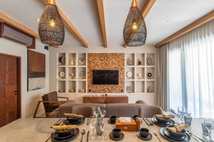 Brand New Luxury 2br Pool Villa W/ Enclosed Living - Australia