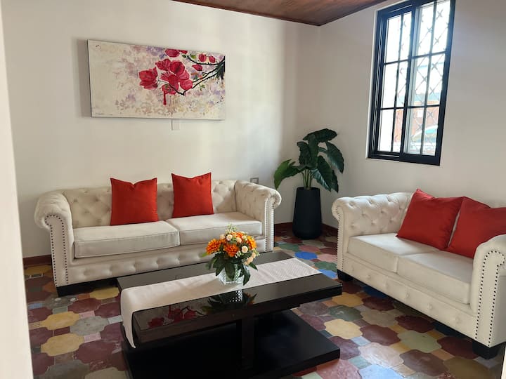 Acogedora Casa En El Centro Histórico - Ciudad de Guatemala