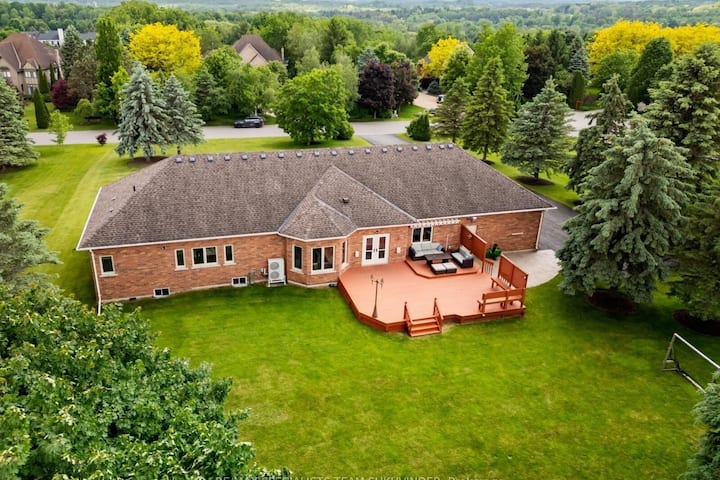 Private 5br Estate In Caledon Woods - Bolton, ON, Canada