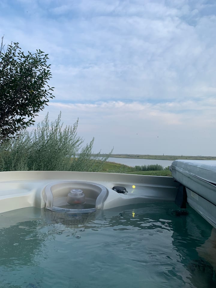 Private Lakefront Walkout In Mainprize Park - Saskatchewan