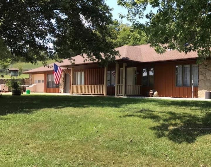 Spencer’s Lodge At Montauk. - Montauk State Park, Salem