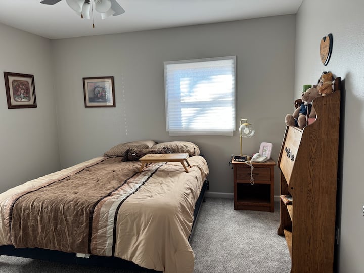 Totally Rad 90s 2-bedroom In Downtown Saint Joseph - Saint Joseph, MO