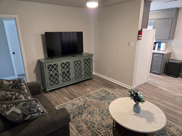 Blue Hideaway
2 Bed 1 Bath Apartment
See You Soon! - Alexandria, LA