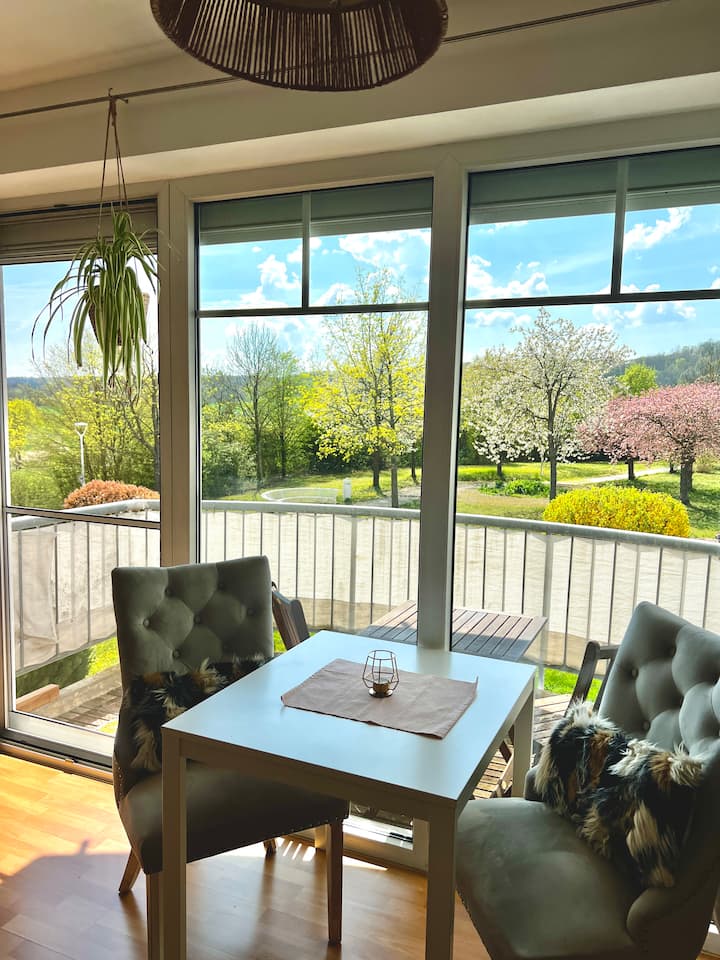 Erdeni-appartment Mit Sonnigem Balkon Zum Kurpark - Hildburghausen