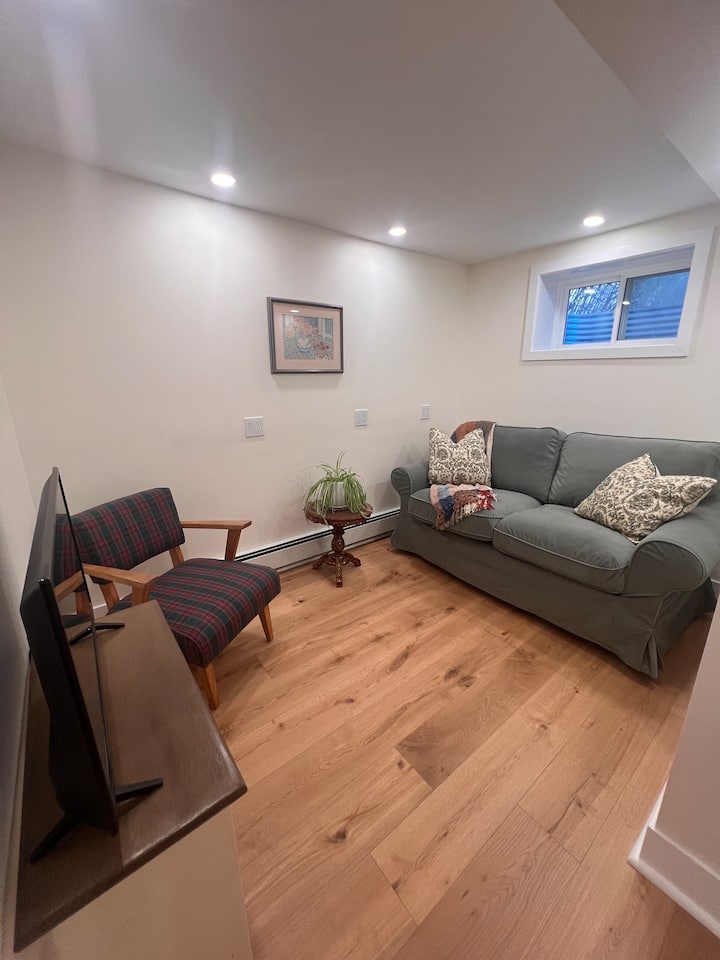 Cozy Full Suite, Close To Downtown And Skyline - Calgary