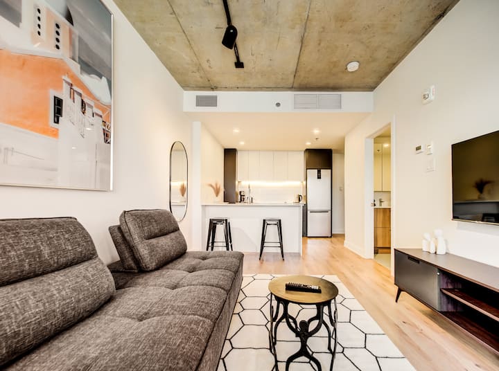 Chic Montréal Home | Near Bell Centre & Metro - LaSalle
