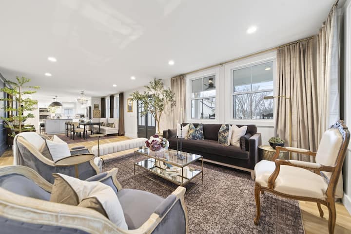 Luxury Franklin Retreat • Walk To Downtown - Franklin, TN