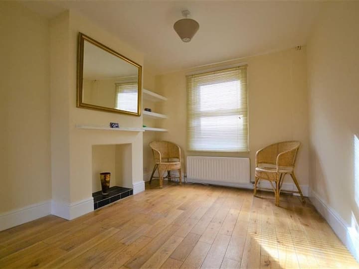 Contractor Home (Furnished Photos To Follow) - 斯文敦