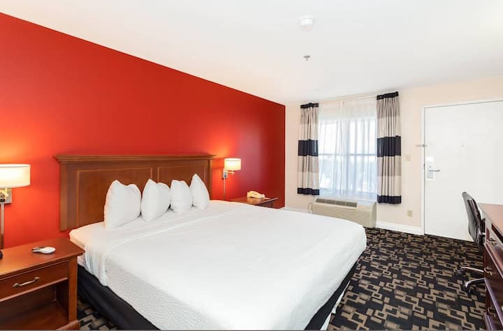 Ramada Oceanside Stay - Oceanside, CA