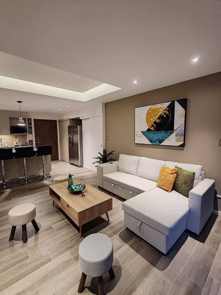 Spacious 2br + Sofa Bed, Kitchen, Pool & Workspace - Guatemala City