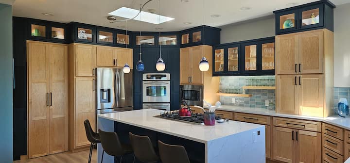 Stunning Mountain & Lake View Kirkland Home - Kirkland, WA