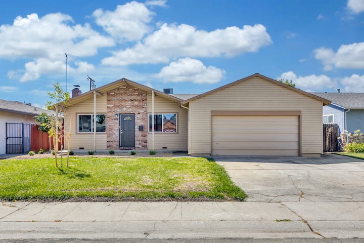 Cozy And Comfortable 3/2 Home - Sacramento, CA