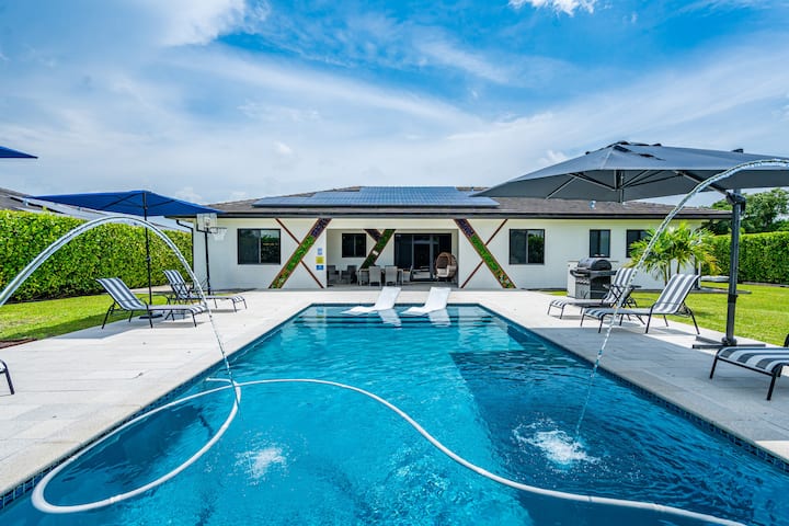 Miami Family Oasis – Heated Pool | Pool Table - Bahamas