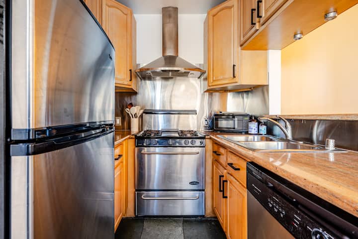 4br Russian Hill: Quiet, Secure & Workspace Ready - Treasure Island - San Francisco