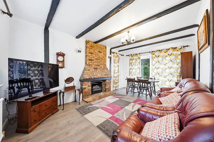 Sally’s 4 Bed Home In St Albans - Saint Albans