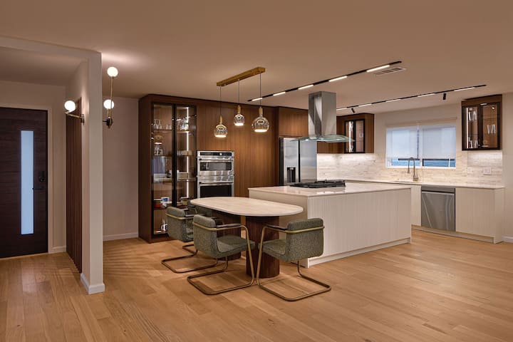 Newly Designed Calabasas Escape - Malibu Creek State Park, Calabasas