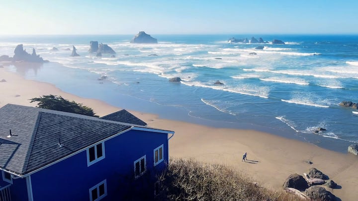 2026 Luxe Coastal Cliffside, Private Beach Access - Bandon, OR