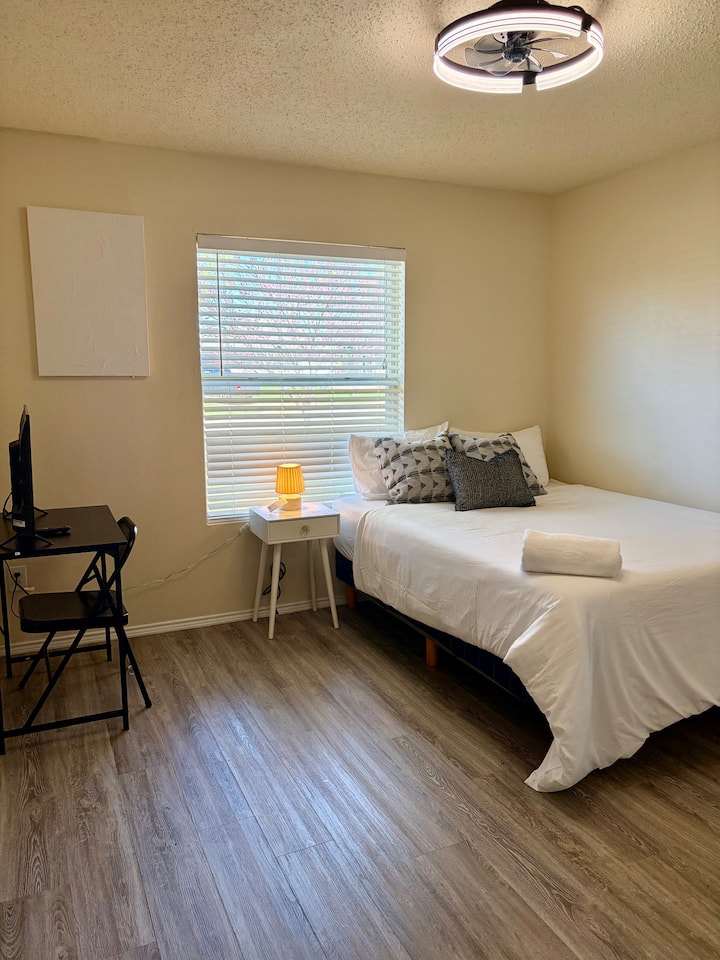 1 Bedroom In A House In Grand Prairie - United States