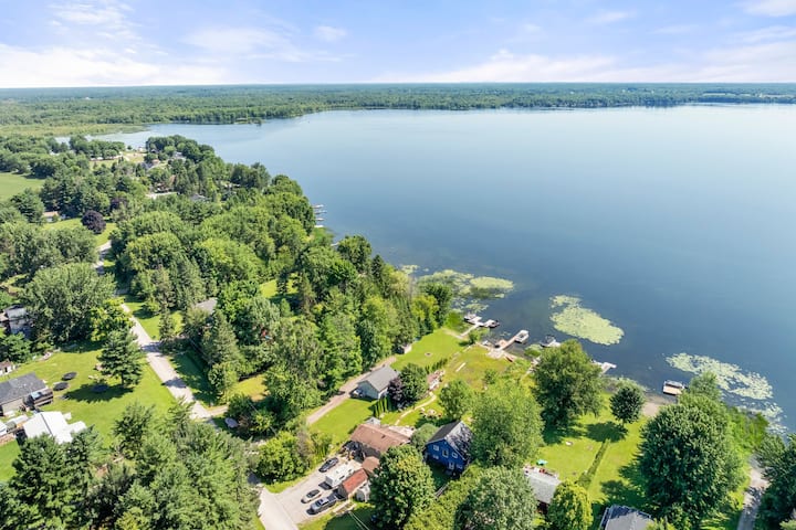 Lake Front Cottage W/ Private Dock, Bbq & Firepit - Kawartha Lakes