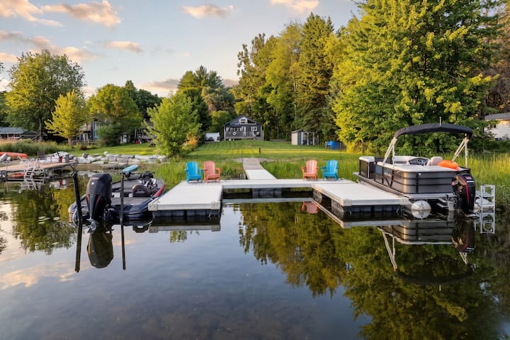 Lake Front Cottage W/ Private Dock, Bbq & Firepit - Kawartha Lakes
