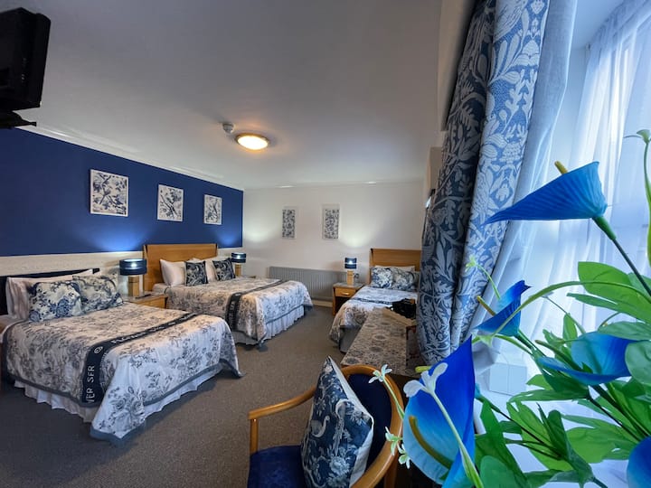 Accommodation, Train Carriage Restaurant & Fun Bar - Frome