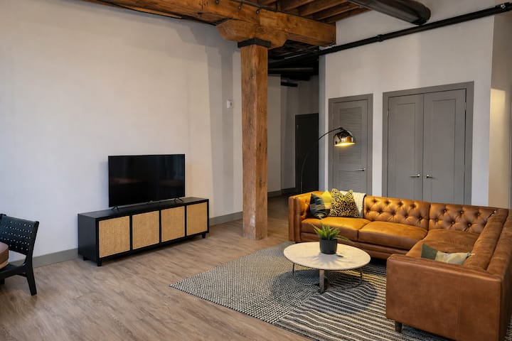 Brick And Bed - Riverfront Loft, City Views - City Museum, St. Louis