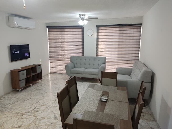 Casa Completa Para 8 | Wifi, Clima Y 2 Parkings - Monterrey