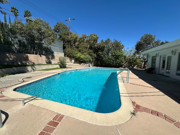 Luxury Estate – Spacious Flat Designer Home - Los Angeles