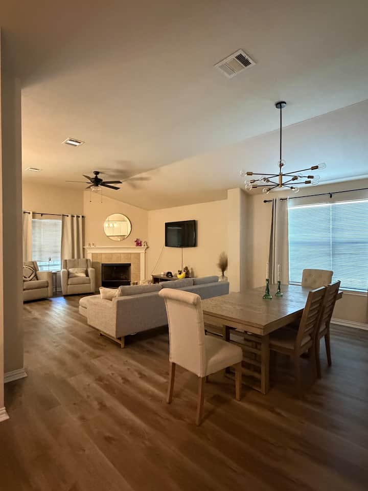 Cozy Stay Near South Austin – Shop, Dine, Relax - Austin, TX