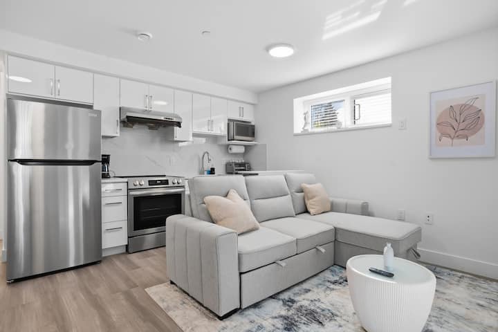 Rare City Find. Central Home W Fresh Outdoor Space - バーナビー