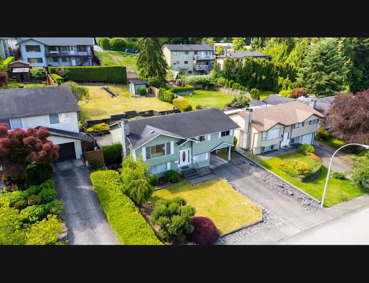 6 Bed 3 Bath / Cozy Home With Mountain & City View - New Westminster