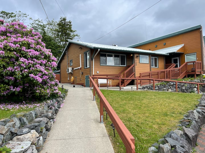 Harbor View Front House Retreat - Sitka, AK